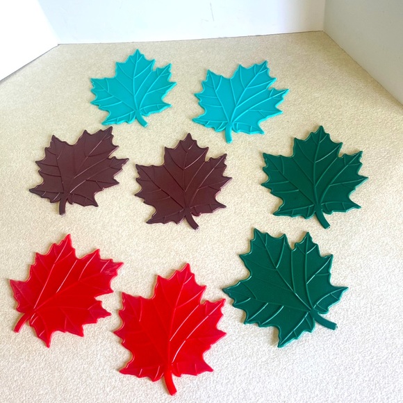 Dining | Vintage 195s Set Of 8 In 4 Colors Plastic Maple Leaves 5 ...